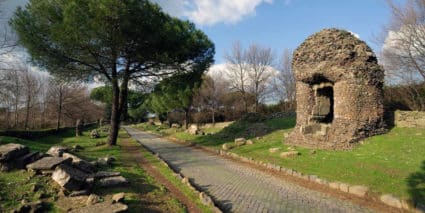 The Appian Way in Rome: Map, Catacombs, Crucifixion, Historical ...