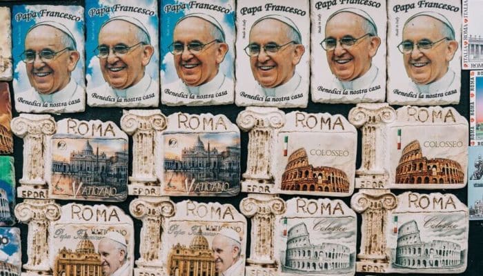 Via del Corso Shopping Street in Rome: Useful Information, Shops