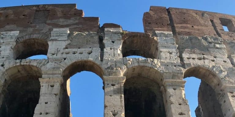Why the Colosseum is broken and partly destroyed ⁉️