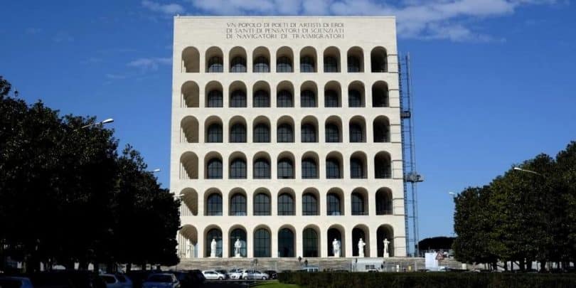 Why the Colosseum is broken and partly destroyed ⁉️